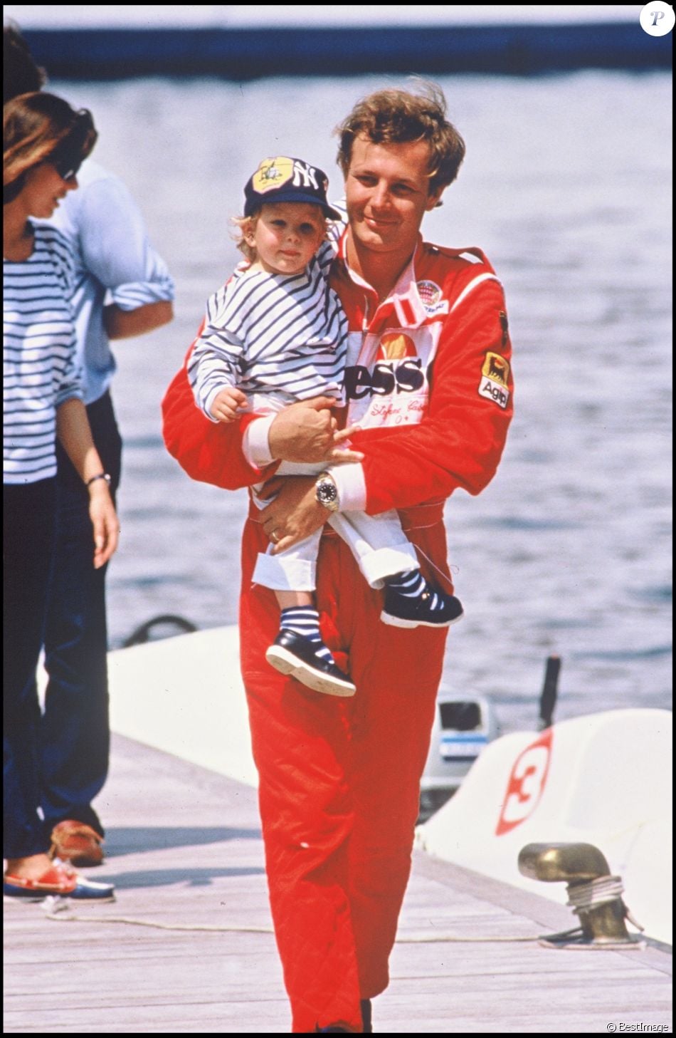 Stefano Casiraghi avec son fils Andrea dans les bras, suivi de la ...