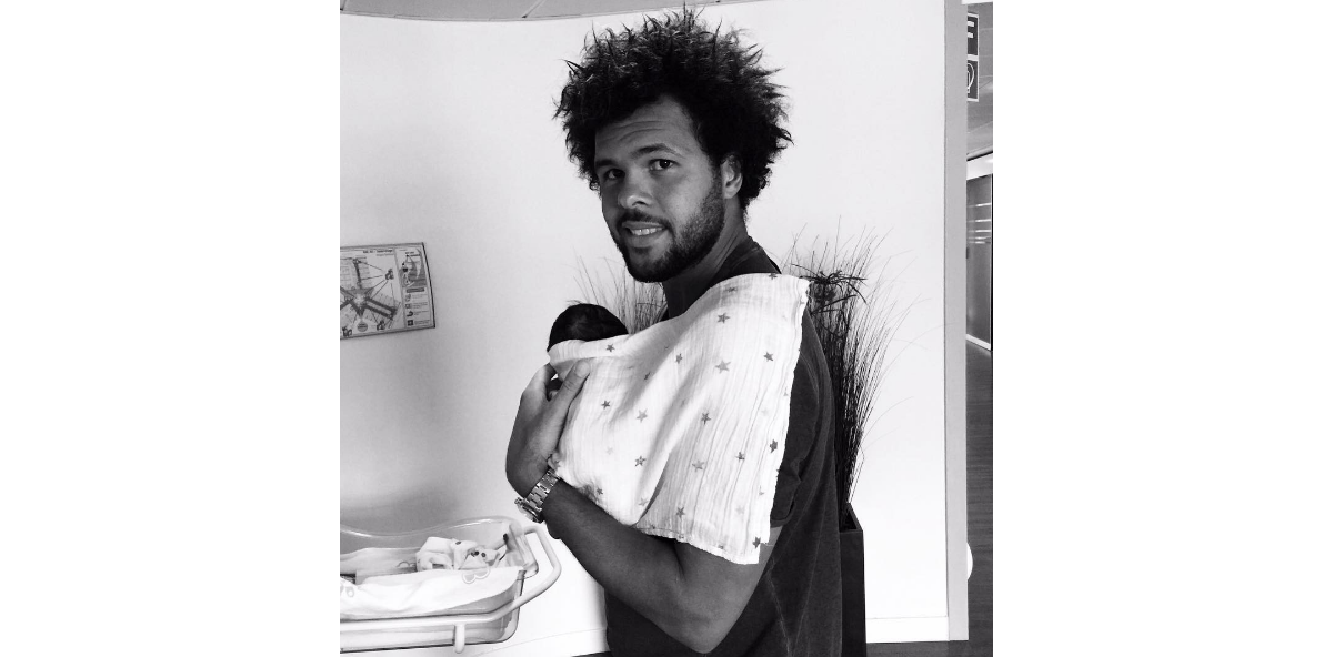Photo : Jo-Wilfried Tsonga avec son fils, Sugar. - Purepeople