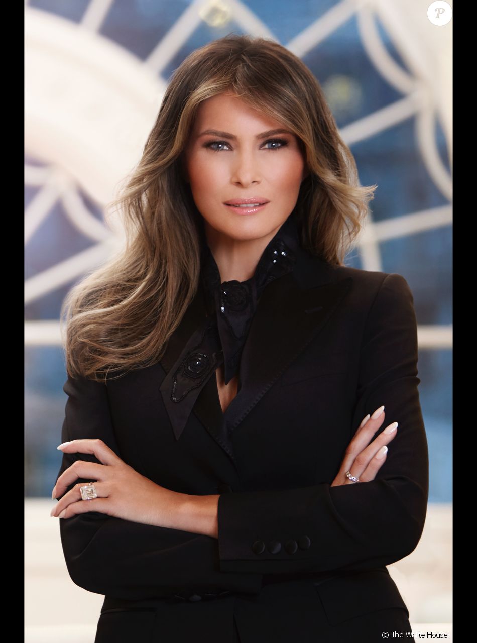 Portrait officiel de Melania Trump, épouse du président Donald Trump et ...