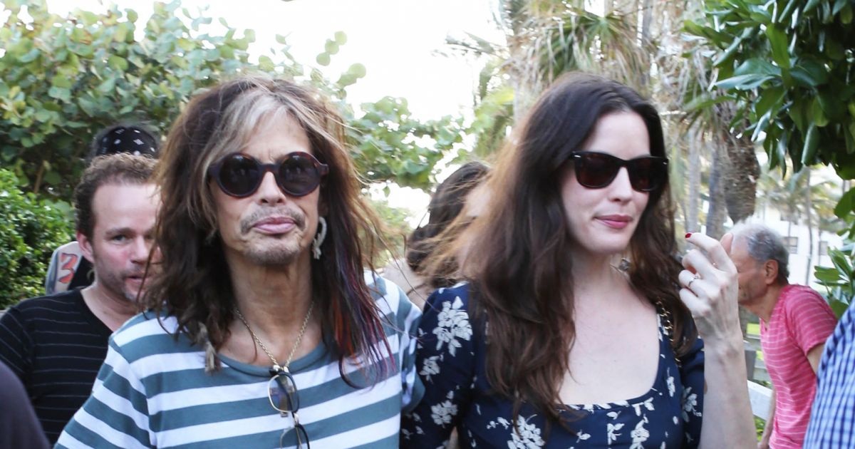 Steven Tyler et ses filles Mia, Liv et Chelsea et leurs amis se ...