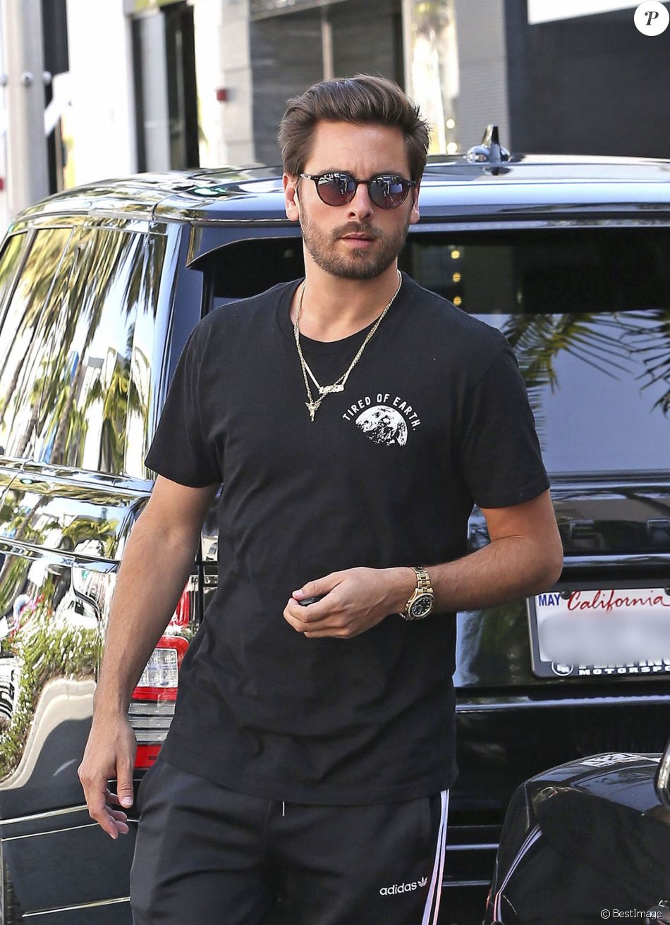 Scott Disick à la sortie d'un immeuble à Beverly Hills, le 12 avril ...