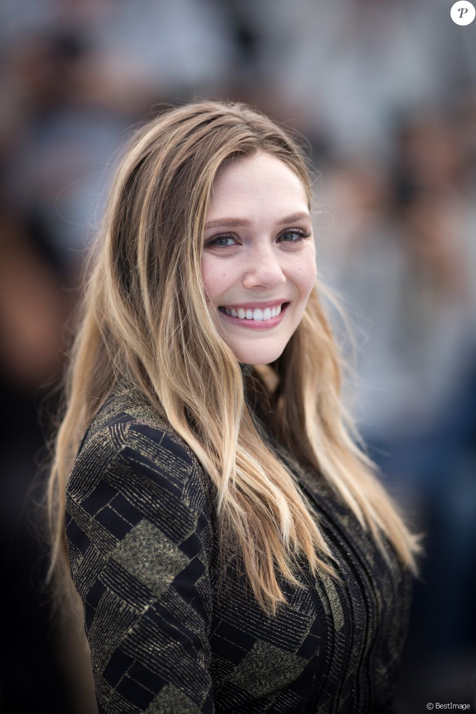 Elizabeth Olsen (robe Marc Jacobs) - Photocall du fim Wind River lors ...