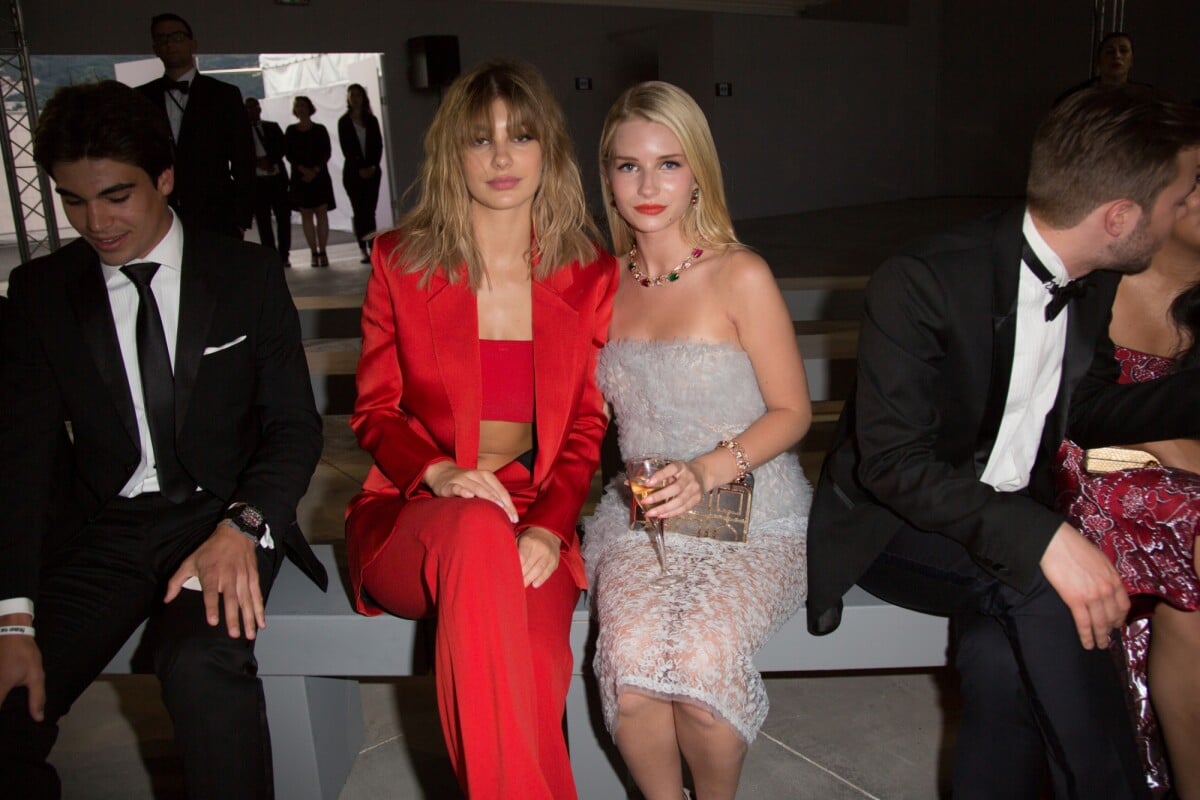 Photo : Camila Morrone et Lottie Moss - Défilé de mode de la fondation ...