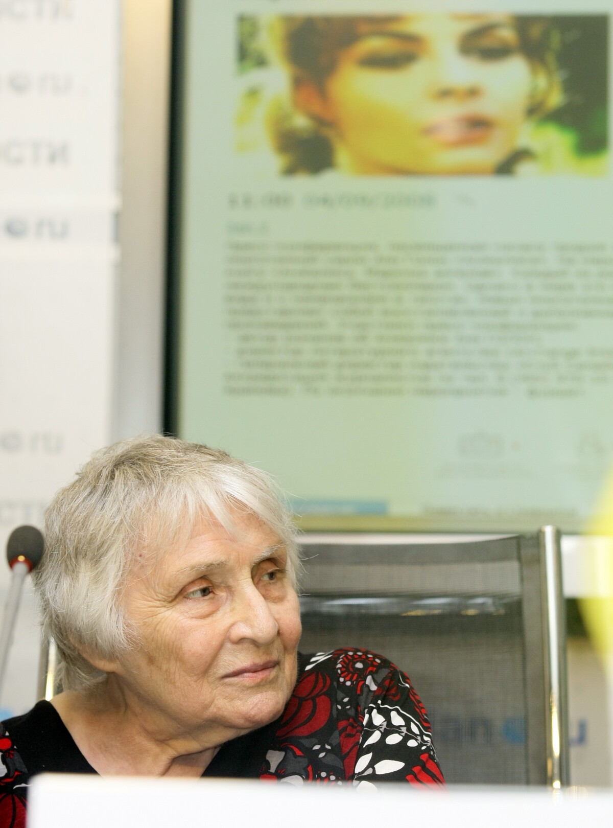 Photo : Anne Golon, auteur de la saga Angélique - Russie, 2008 - Purepeople