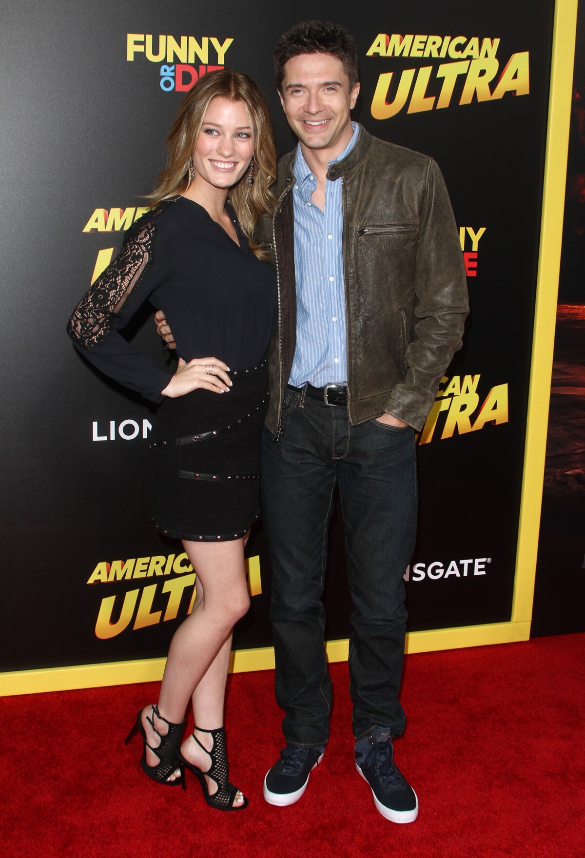 Photo : Topher Grace et sa fiancée Ashley Hinshaw - Avant-première du ...