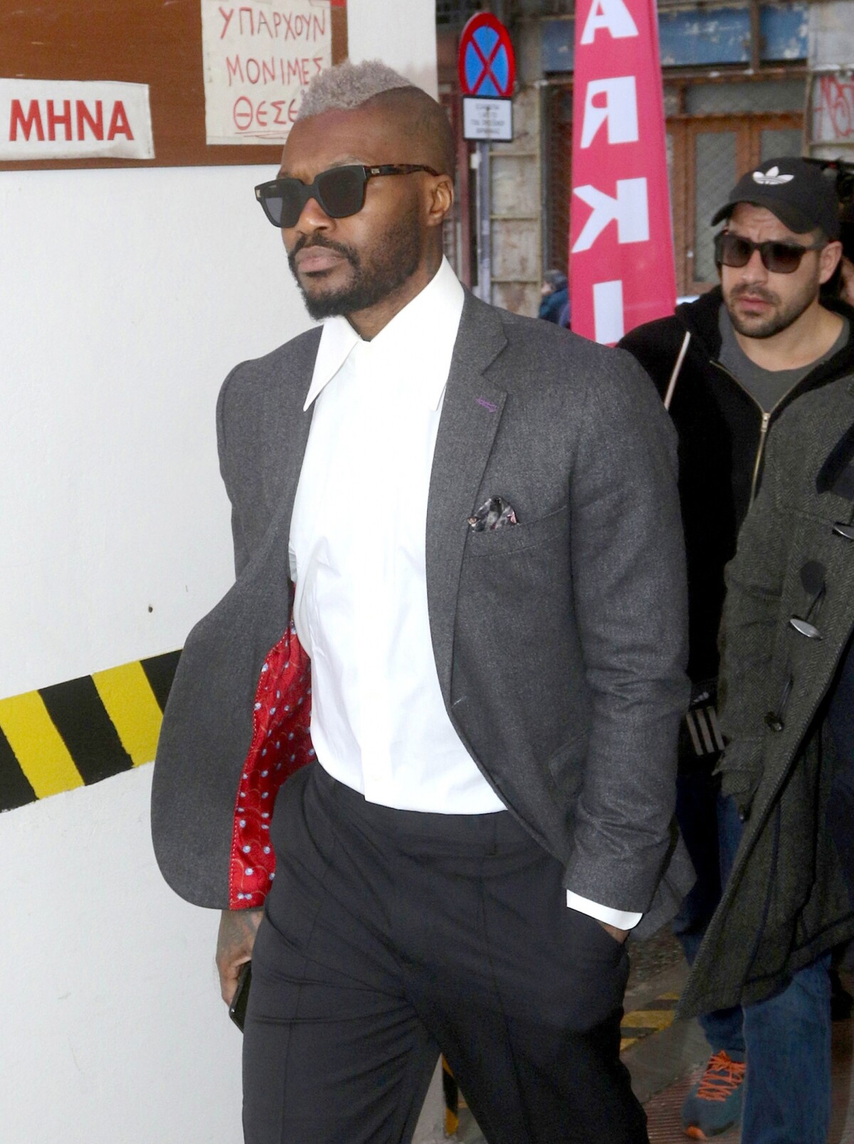 Photo : Djibril Cisse se promène à Athènes, le 22 février 2017 ...