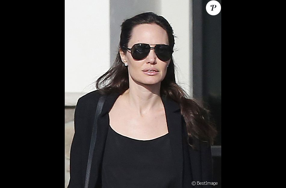 Exclusif Angelina Jolie Et Sa Fille Shiloh Escortées Par Un Garde Du