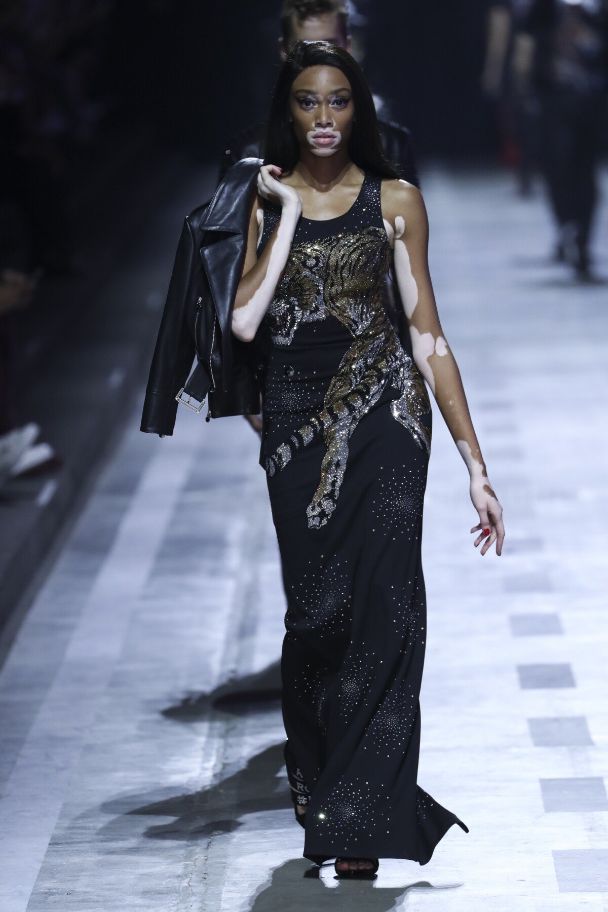 Photo : Winnie Harlow - Défilé de mode "Philipp Plein" à Milan. Le 17 ...