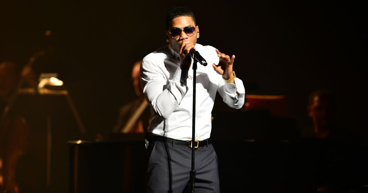 Nelly en concert lors de la Night of Symphonic Hip-Hop, accompagné par ...