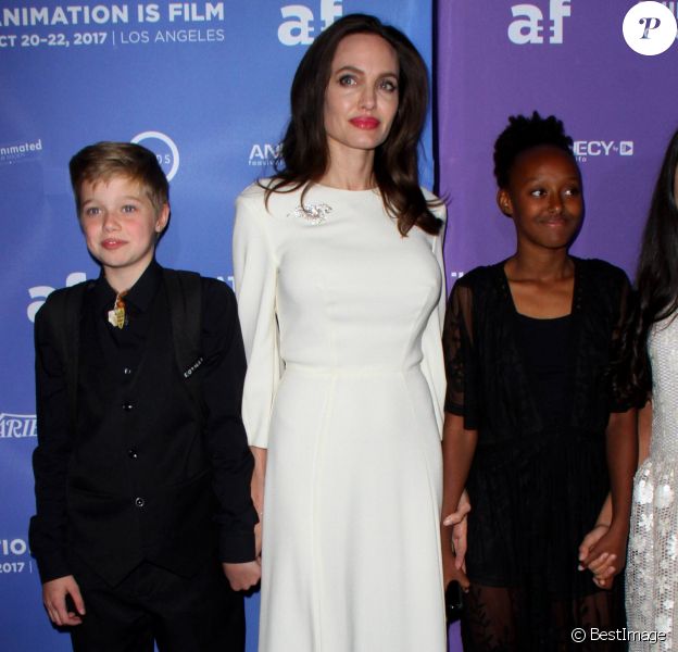 Angelina Jolie Soirée Ciné Avec Ses Filles Shiloh Et Zahara Purepeople