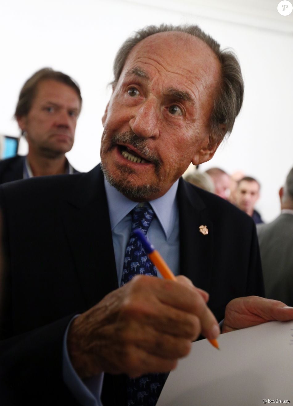 Pal Sarkozy de Nagy-Bocsa, le père de Nicolas Sarkozy, reçoit la ...