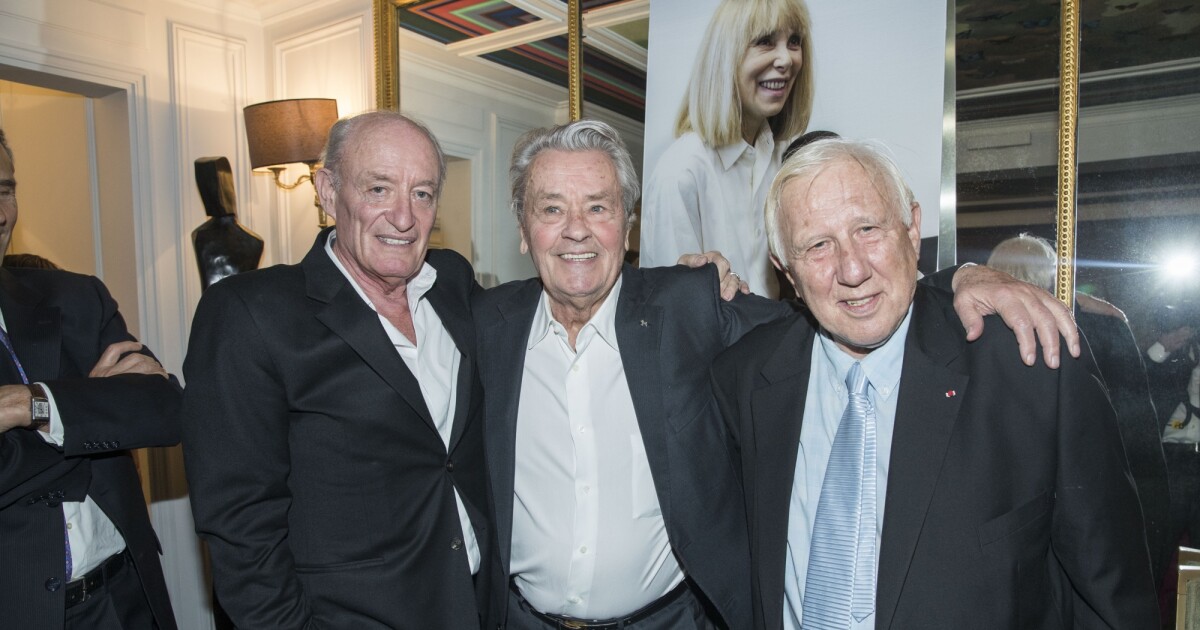 Alain Delon et Pascal Desprez réunis, poursuivent le combat de Mireille Darc - Purepeople