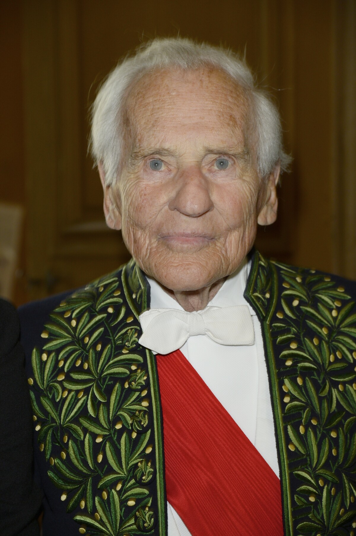 Photo : Jean d'Ormesson à l'Académie Française à Paris le 14 avril 2016 ...