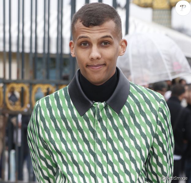 Stromae cheveux mi-longs et lisses : Son nouveau look surprenant ...