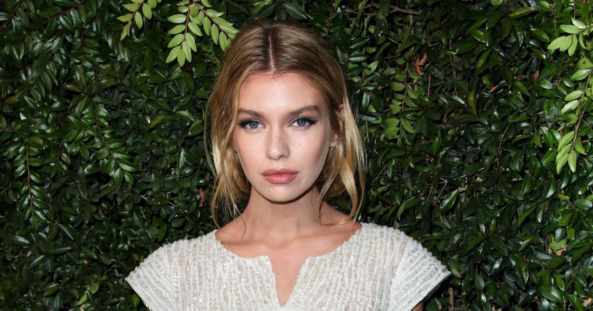 Stella Maxwell lors du dîner Chanel and Charles Finch Pre-Oscar Awards ...