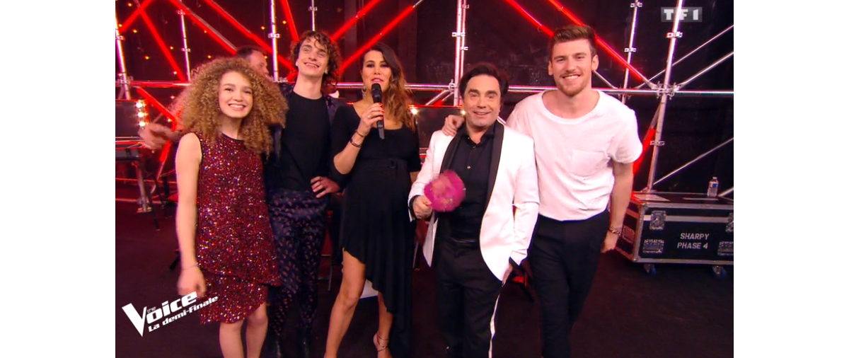 Photo : Karine Ferri enceinte et entourée de Talents - finale de "The ...