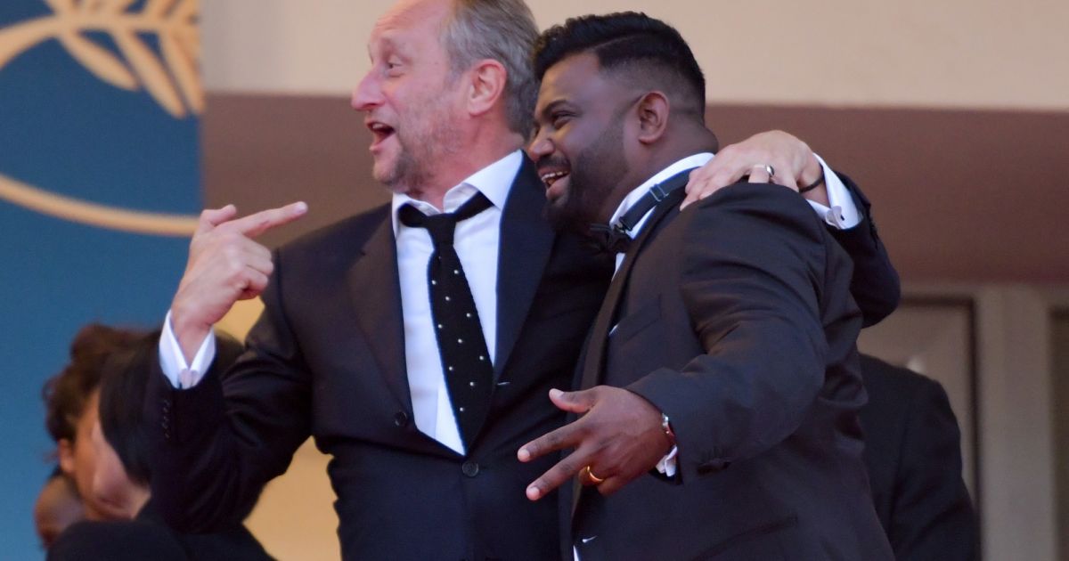 Benoît Poelvoorde, Thamilchelvan Balasingham - Montée des marches du film « Le Grand Bain » lors ...