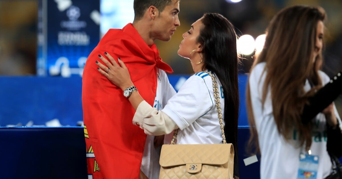 Cristiano Ronaldo : Baisers de la victoire avec Georgina et son fils ...