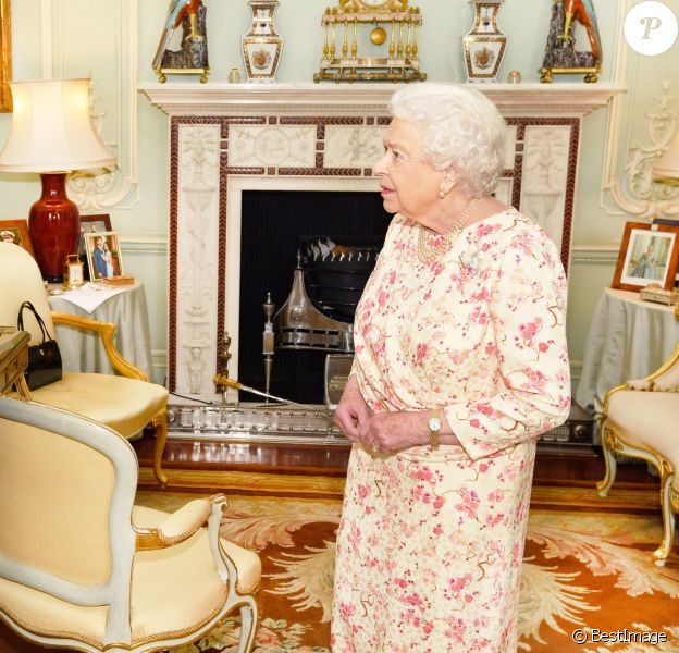 Meghan et Harry : Leur portrait inédit affiché par la reine dans le ...