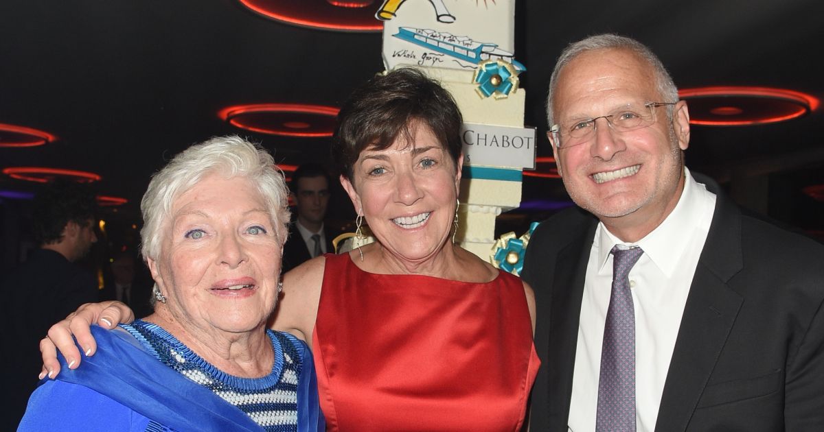 Semi-exclusif - Line Renaud, Peggy Selesner et le directeur du Caesars ...