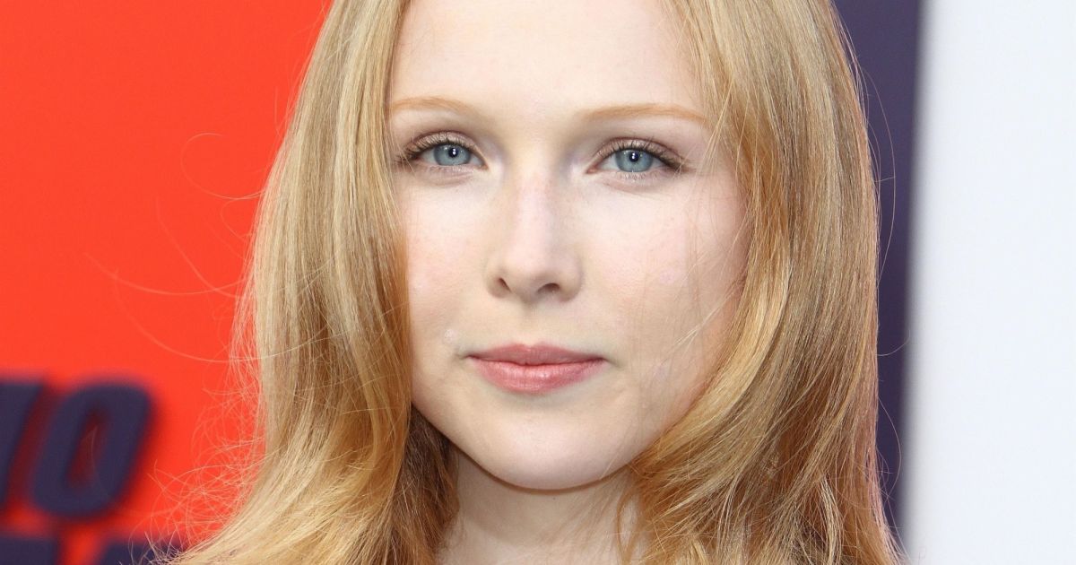 Molly Quinn à la première de Lionsgate's 'The Spy Who Loved Me' au Fox ...