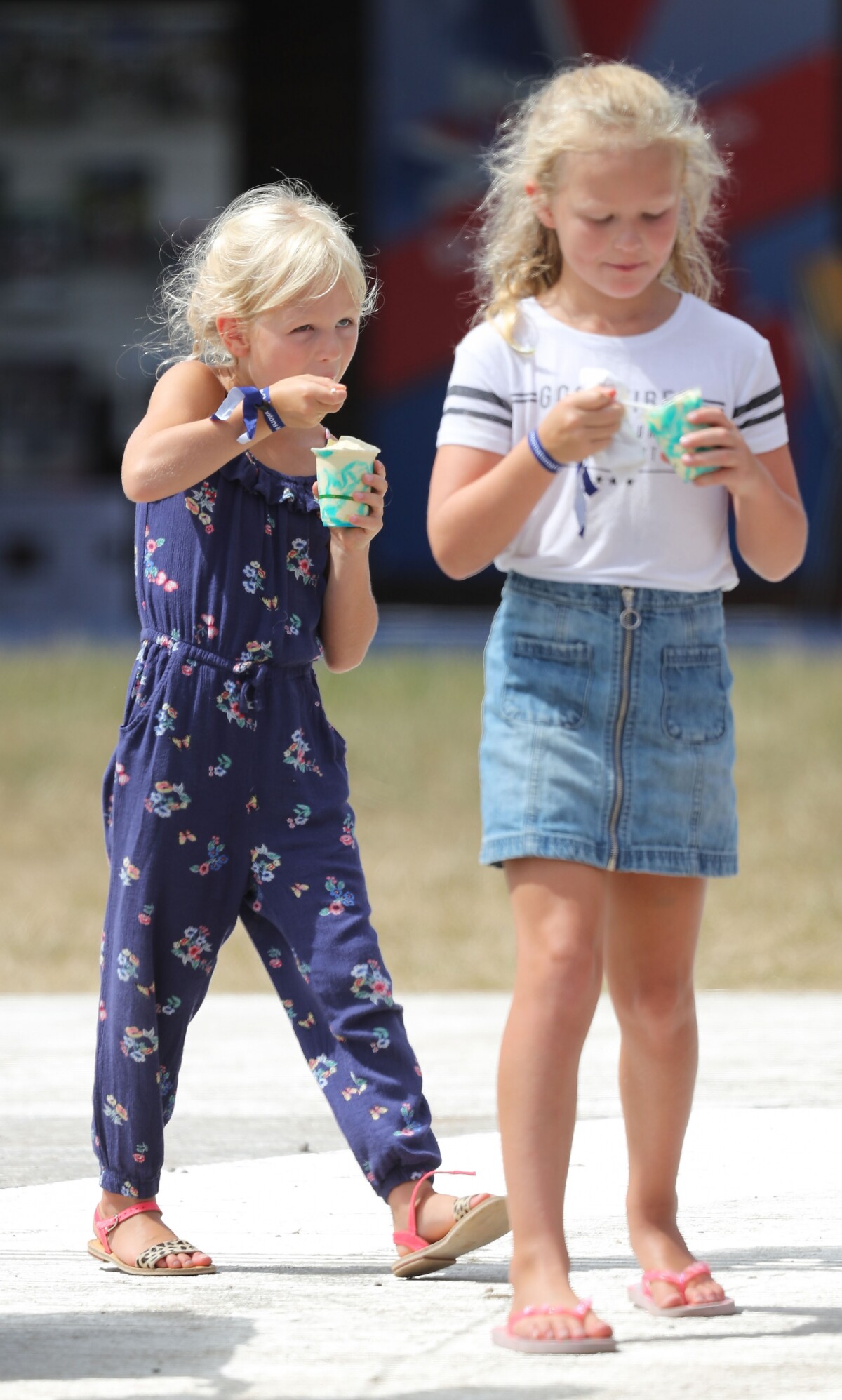 Photo : Isla et Savannah Phillips au Festival de concours complet de ...
