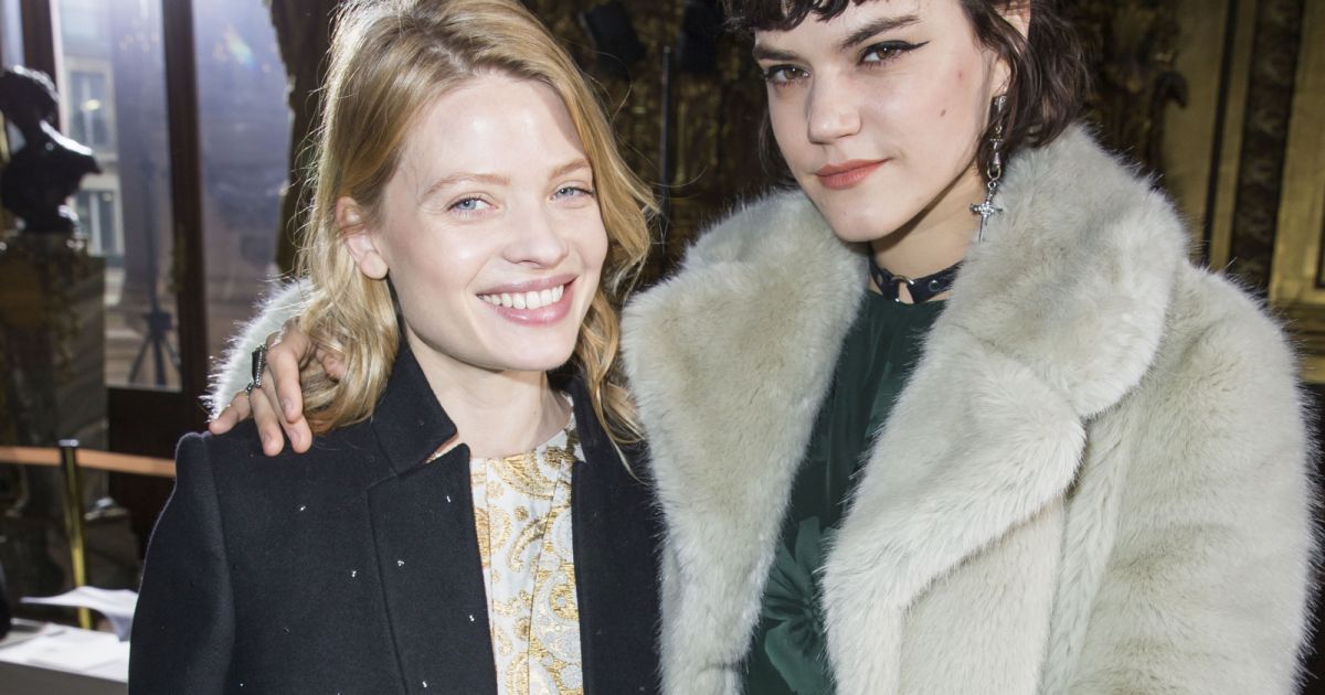 Mélanie Thierry et Soko (Stéphanie Sokolinski) - People au défilé de ...