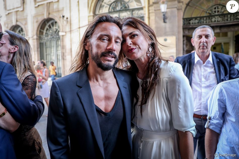 Exclusif - Bob Sinclar et sa femme Ingrid - Arrivées à la mairie - Mariage de Benjamin Castaldi ...