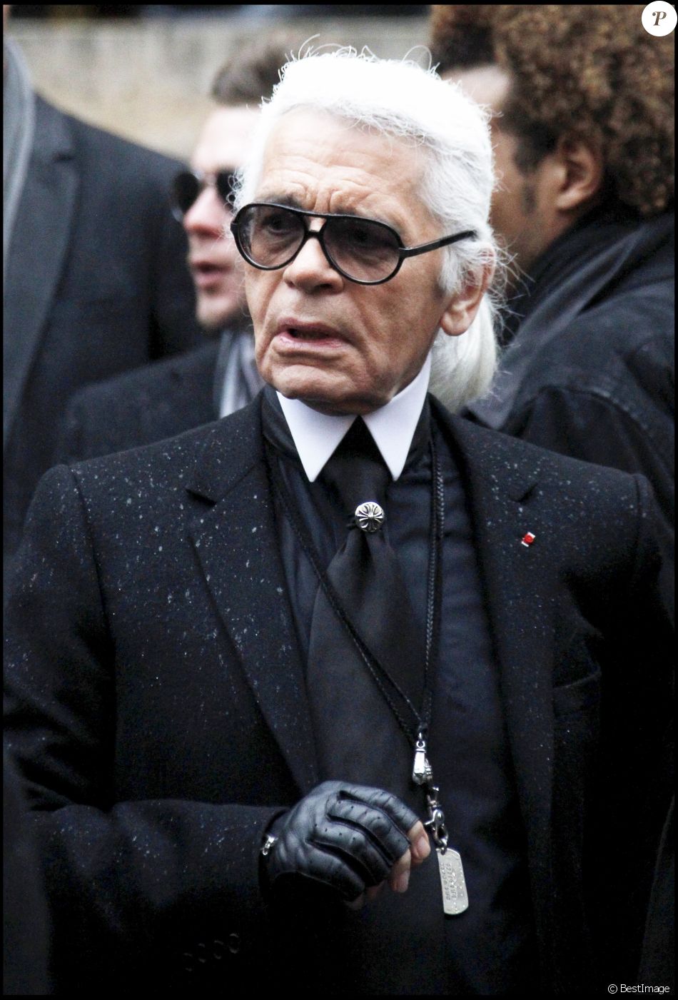 Karl Lagerfeld aux obsèques de Gérard Nanty à Paris. Le 22 décembre ...
