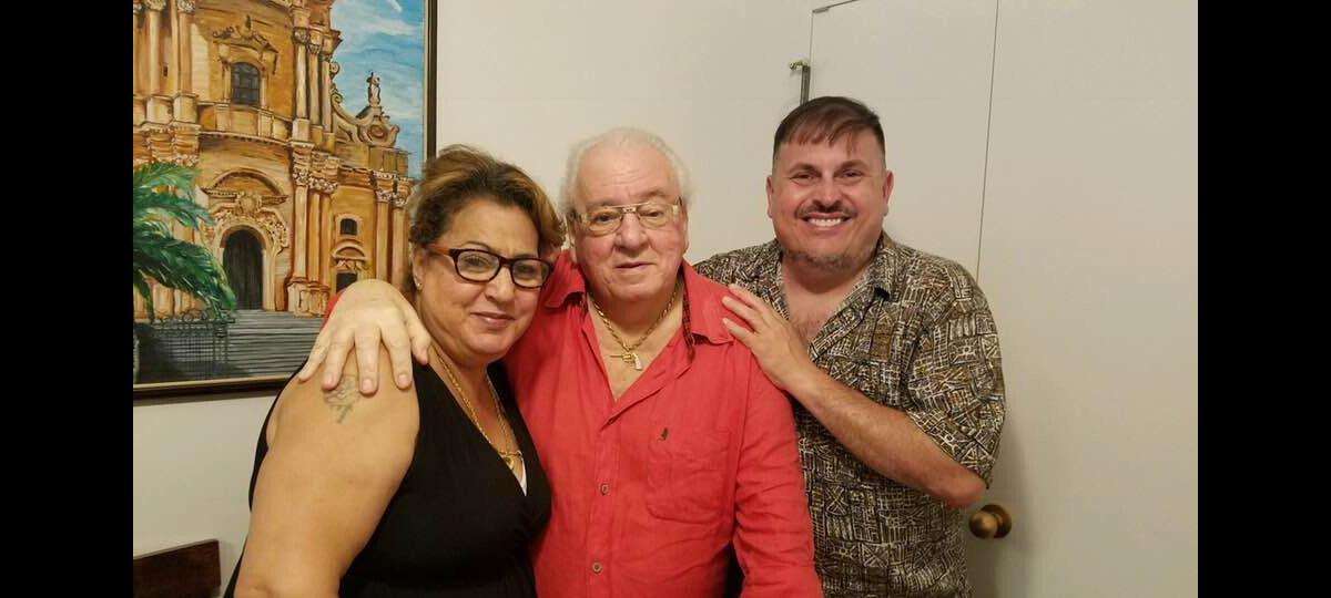 Photo : Vinny Vella et sa femme Margaret en 2018 (photo Facebook). L ...
