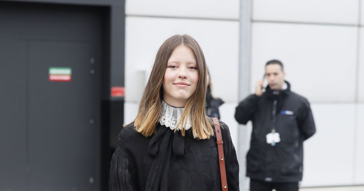 Mia Goth - Sorties du défilé de mode prêt-à-porter automne-hiver 2019/ ...
