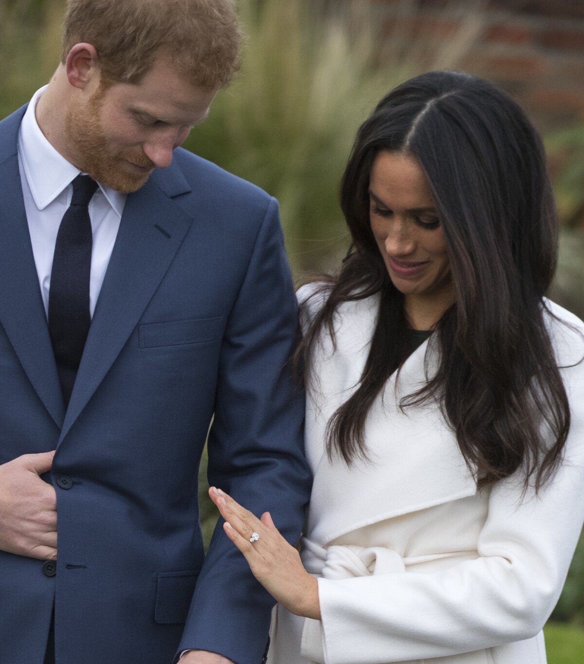 Photo : Le Prince Harry et Meghan Markle posent à Kensington palace ...
