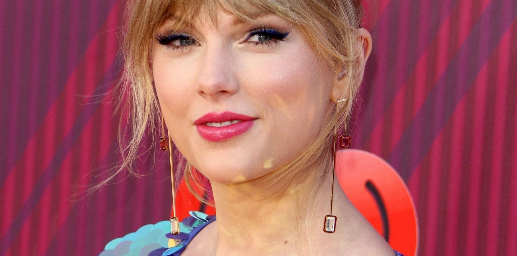 Taylor Swift signe un très gros chèque pour filer un coup de main ...