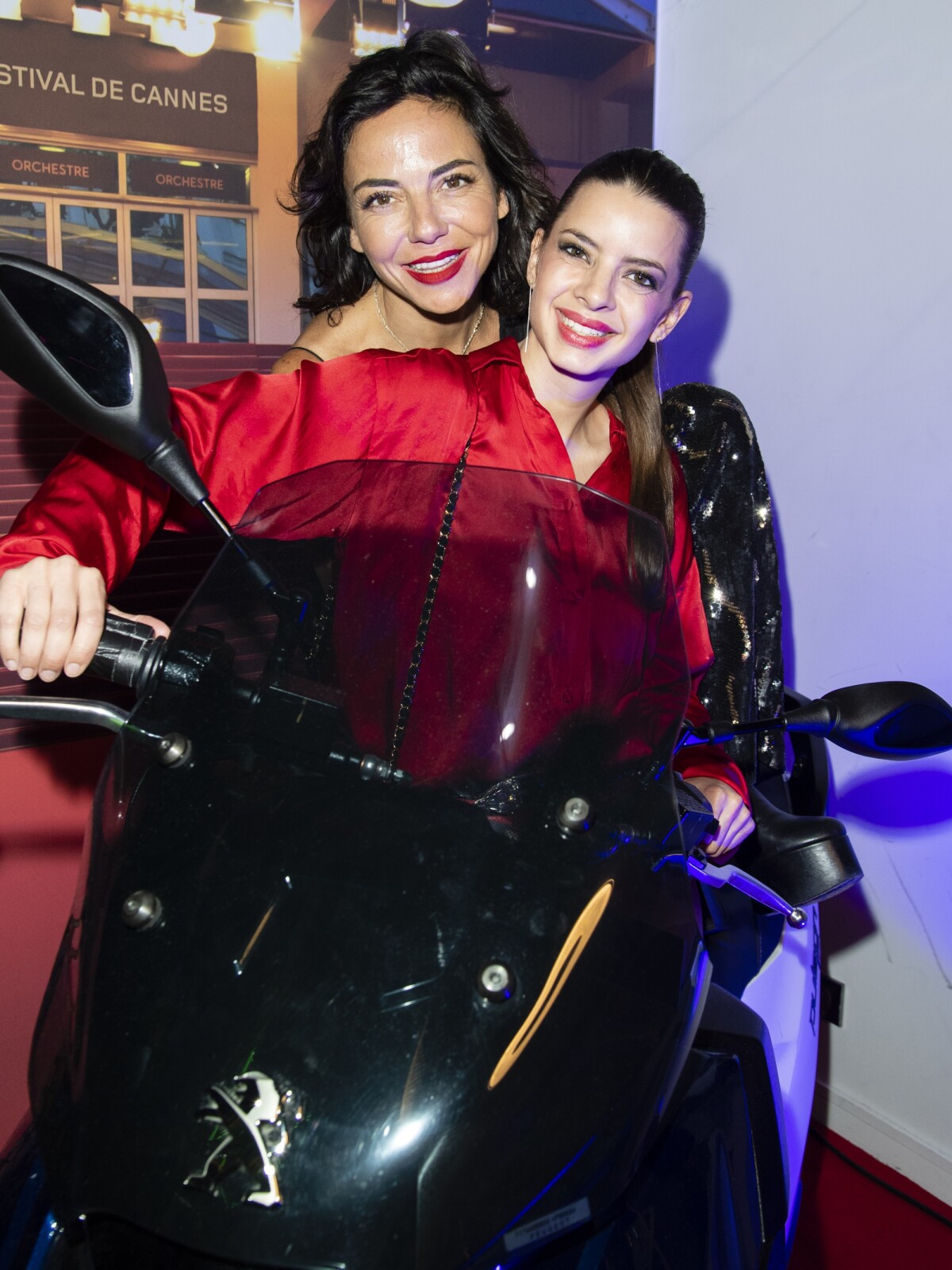 Photo : Exclusif - Sandra Sisley et Linda Cormier - Soirée à la suite ...