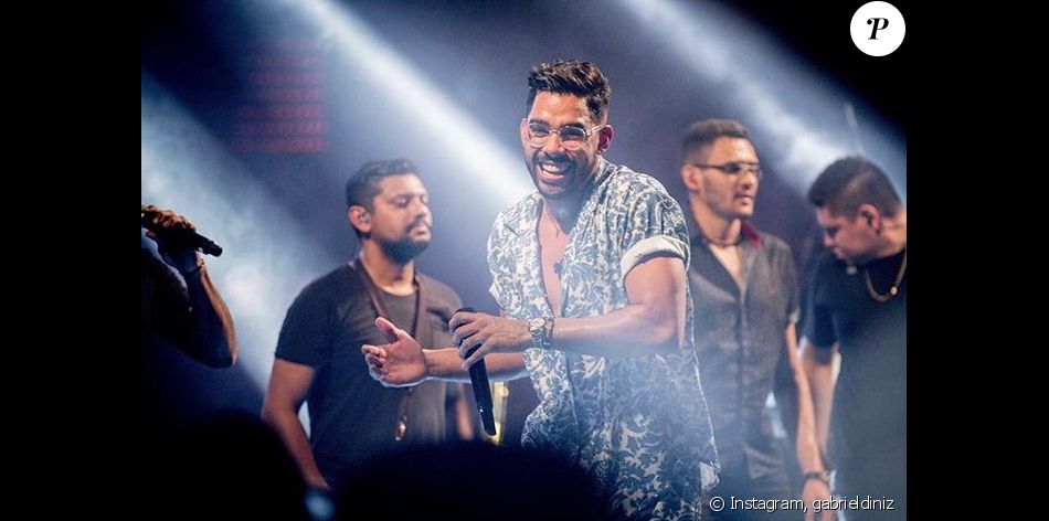 Le chanteur brésilien Gabriel Diniz en concert, le 19 avril 2019 ...
