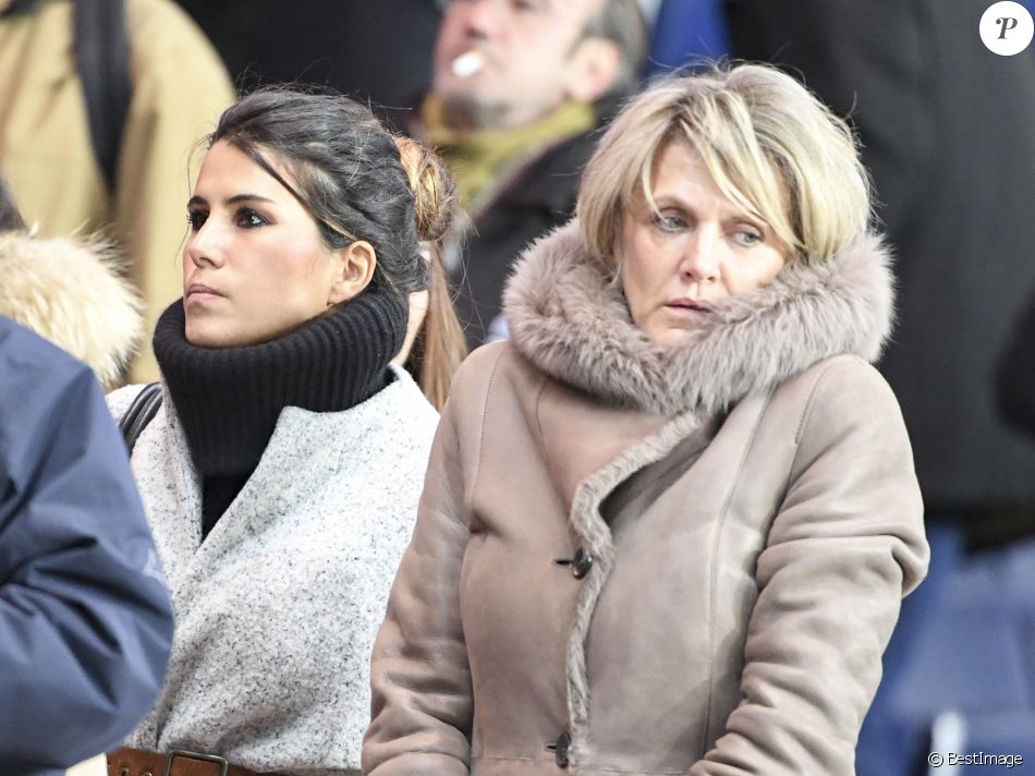 Karine Ferri et la mère de Yoann Gourcuff lors du match Psg-Rennes au ... Karine Ferri et la mère de Yoann Gourcuff lors du match Psg-Rennes au ...
