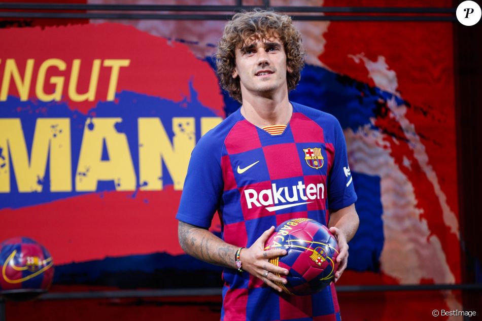 Antoine Griezmann, nouvelle recrue du FC Barcelone, en séance photo à ...