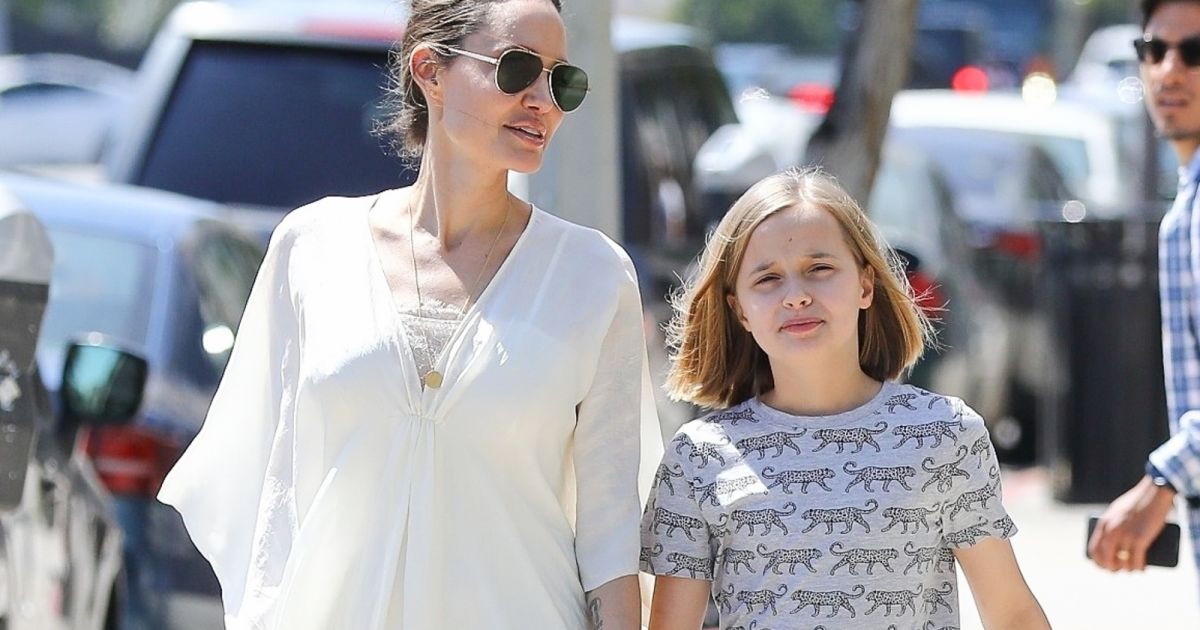 Angelina Jolie Se Promène Avec Sa Fille Vivienne à Los Angeles Le 23