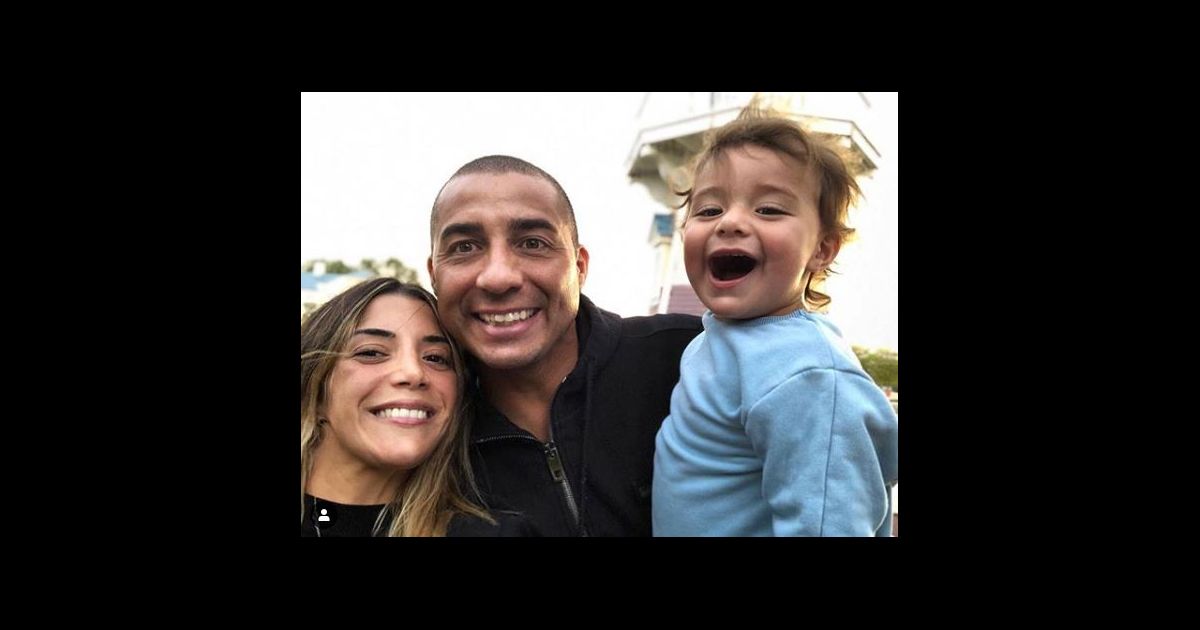 David Trezeguet avec Belen Cosimo et leur fils à Disneyland Paris le 20 ...