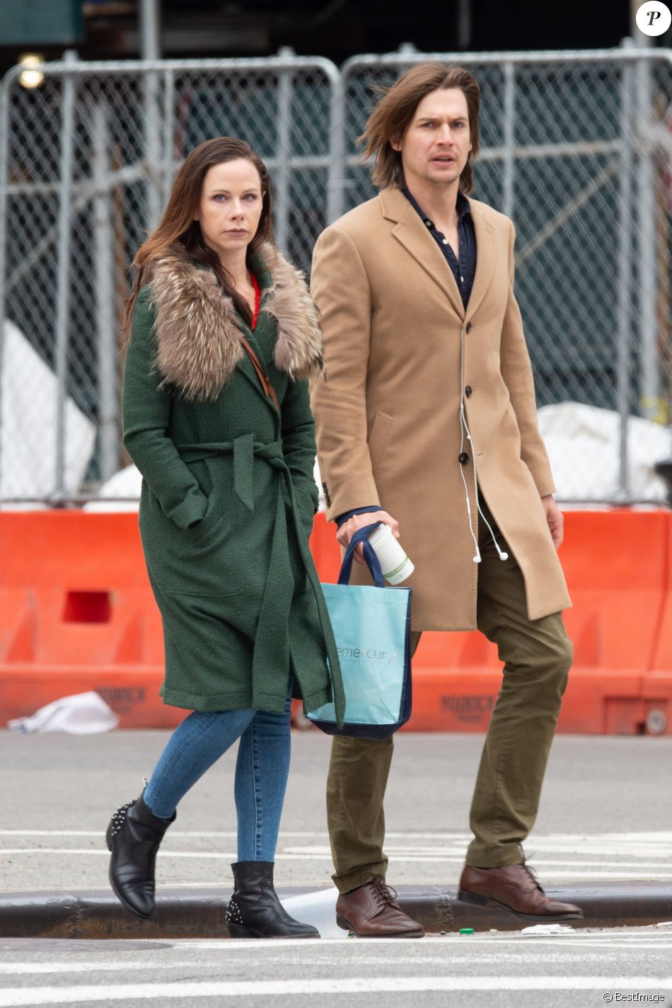 Exclusif - Barbara Pierce Bush et son mari Craig Coyne se promènent ...