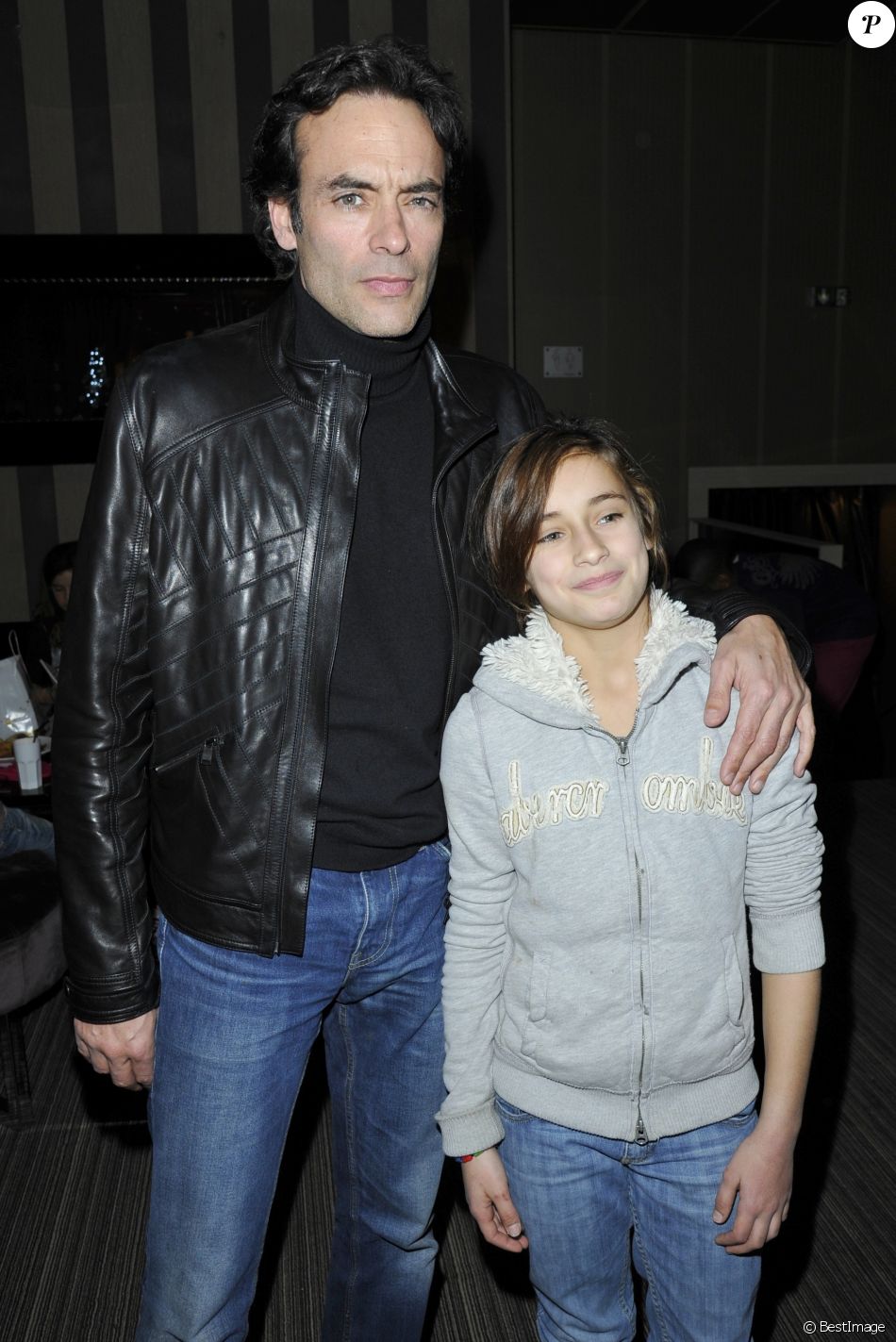 Anthony Delon et sa fille Liv Delon - Noël des P'tits Cracks au Club de ...