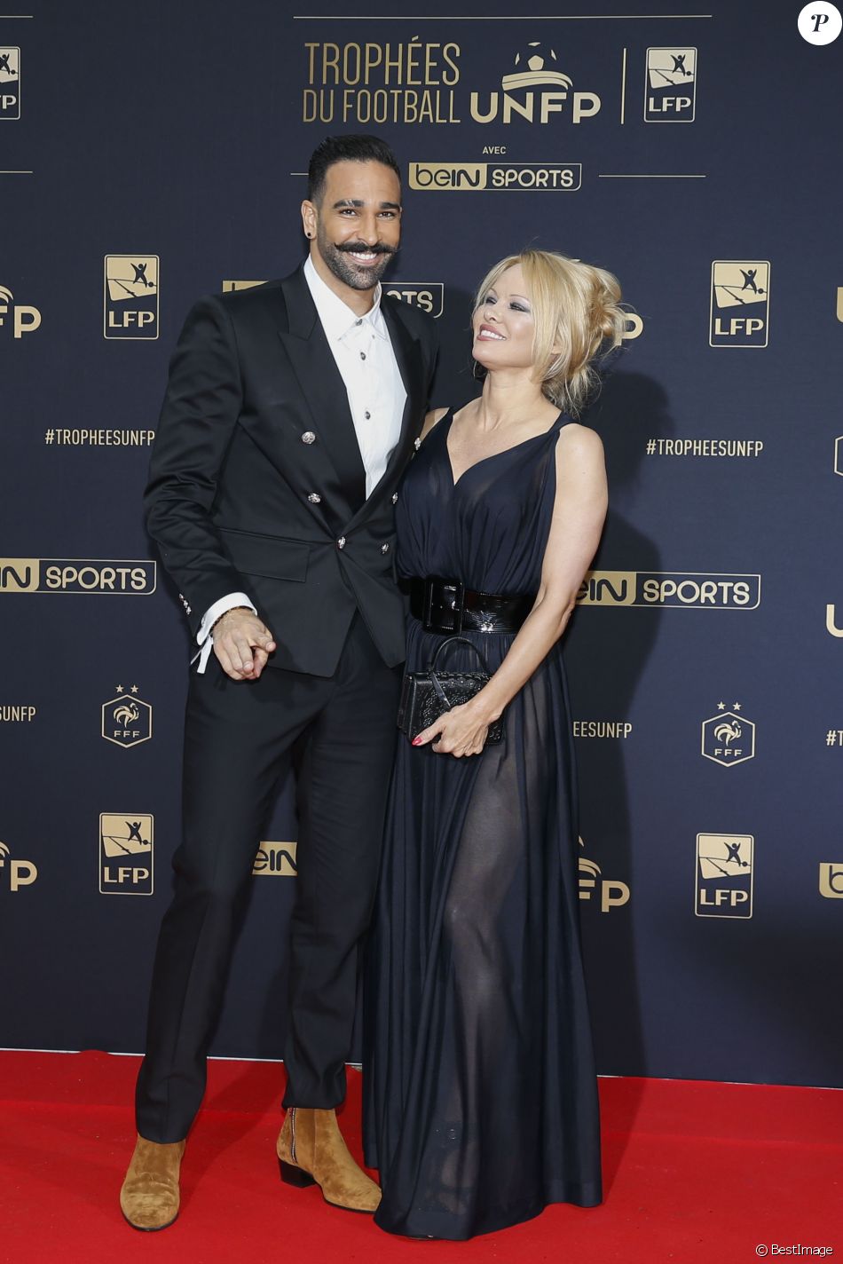 Adil Rami et sa compagne Pamela Anderson au photocall de la 28ème ...
