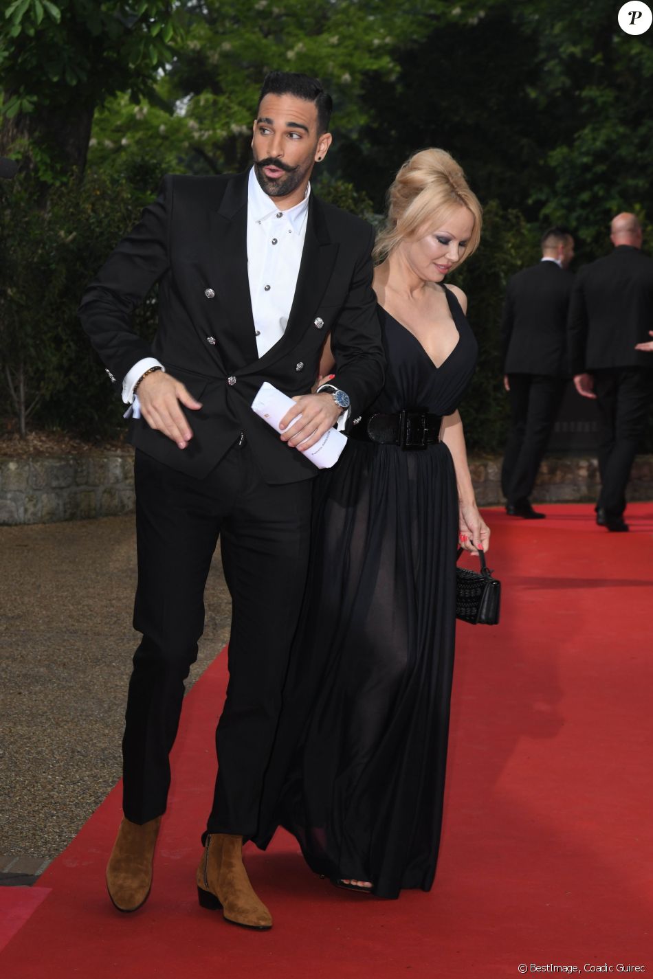 Adil Rami et sa compagne Pamela Anderson arrivent à la 28ème cérémonie ...