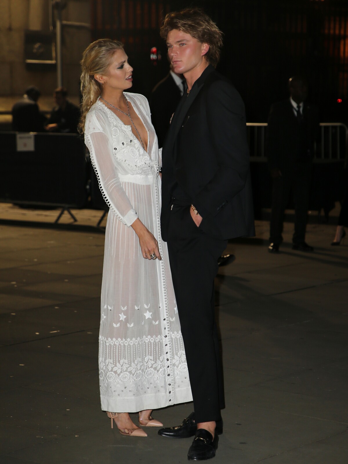 Photo : Stella Maxwell et Jordan Barrett - Arrivées au défilé de mode ...