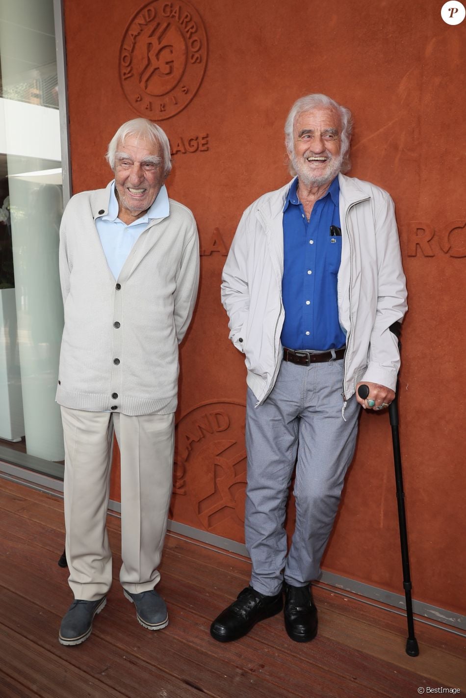 Charles Gérard et Jean-Paul Belmondo au village lors des internationaux ...
