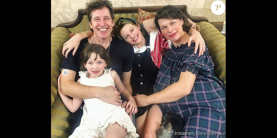 Milla Jovovich, enceinte, son mari Paul W.S. Anderson et leurs filles ...