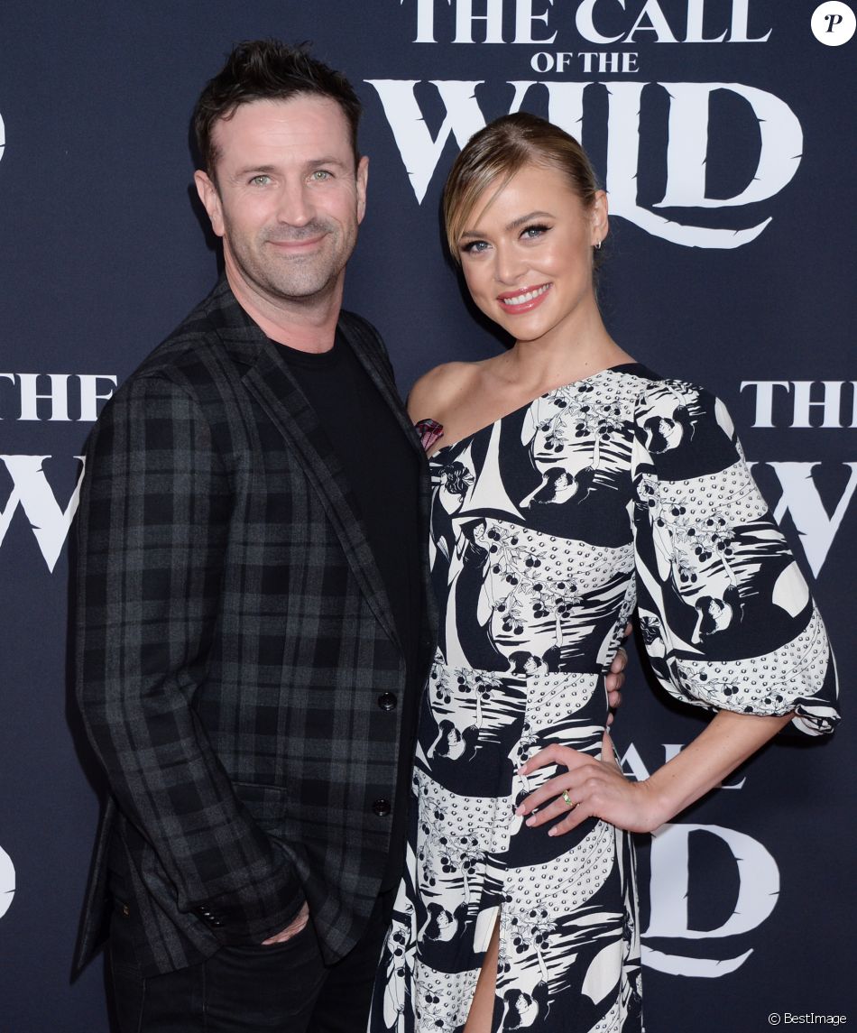 Adam Fergus et Hayley Erin à la première du film The Call of the Wild à ...