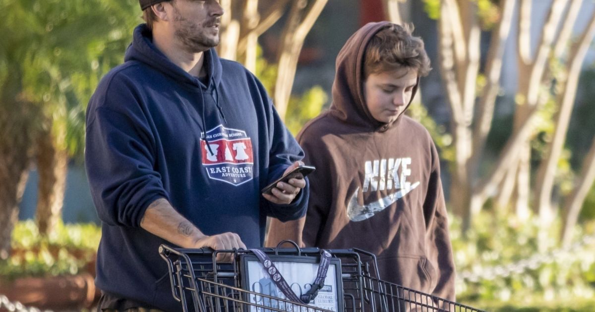 Exclusif - Kevin Federline et son fils Jayden Federline à la librairie ...