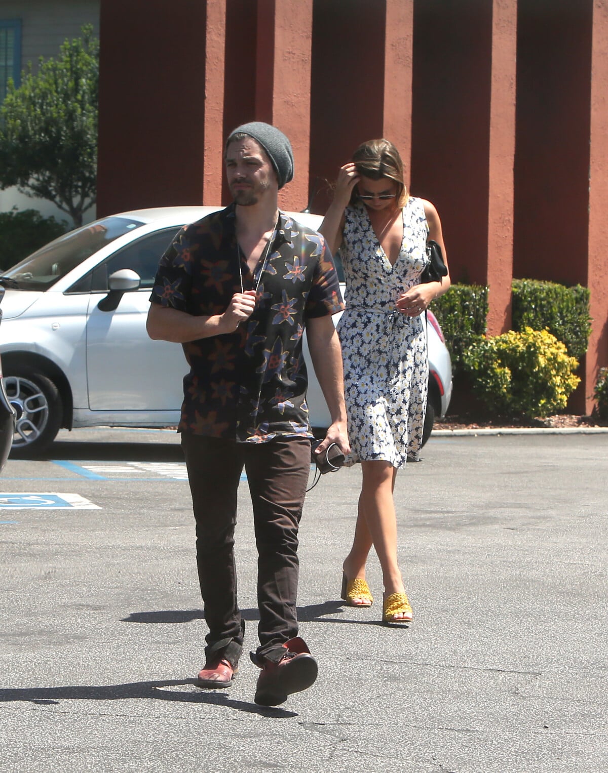 Photo : Exclusif - Tom Payne et sa fiancée Jennifer Akerman sont allés ...