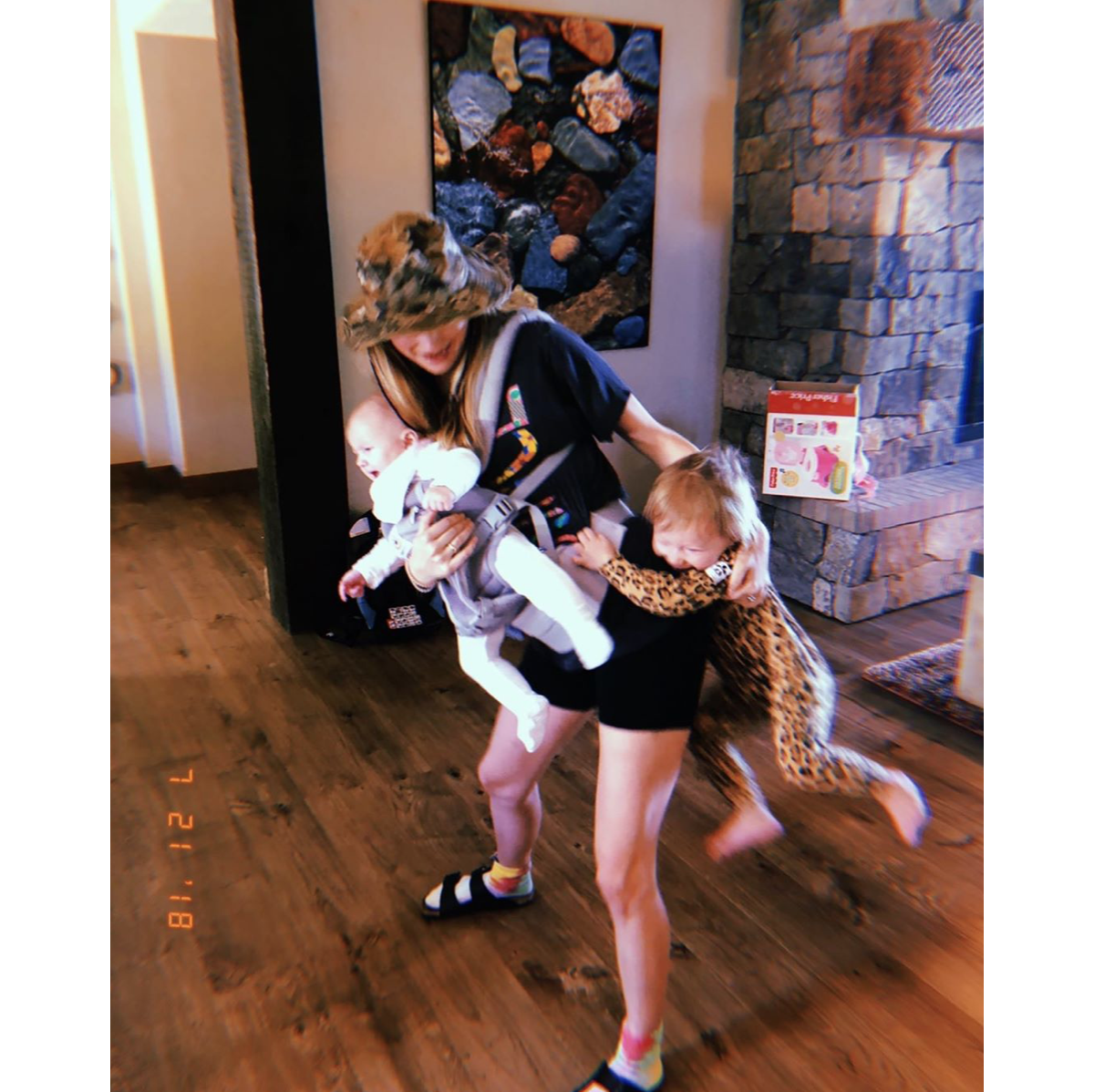 Photo : Behati Prinsloo et ses deux filles, Dusty Rose et Gio Grace ...